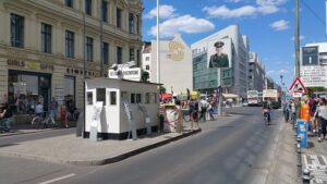 Checkpoint Charlie : un lieu à visiter absolument en 2026